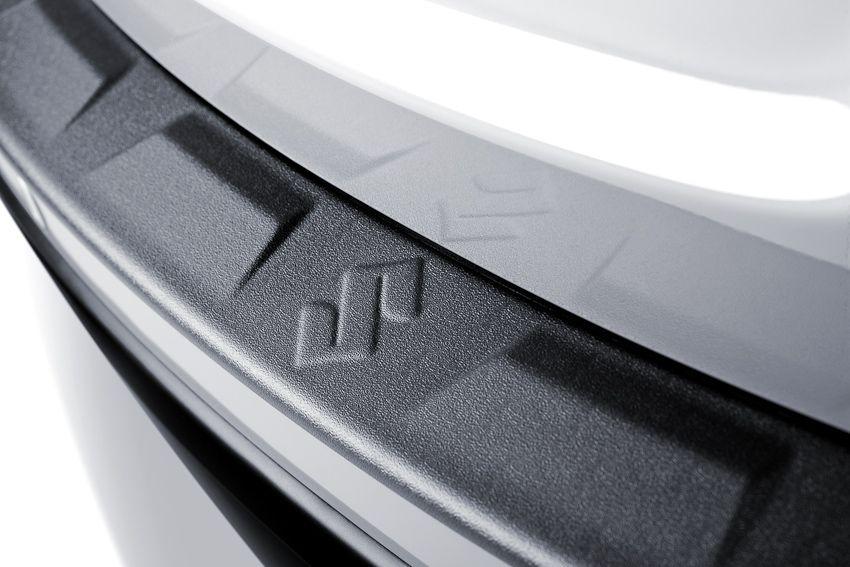 Suzuki SX4 S-CROSS Bumper load area p... | Suzuki Exterior Protection ...